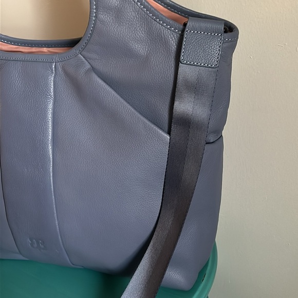 Betabrand | Bags | Betabrand Womens Large Pebbled Leather Laptop Travel ...